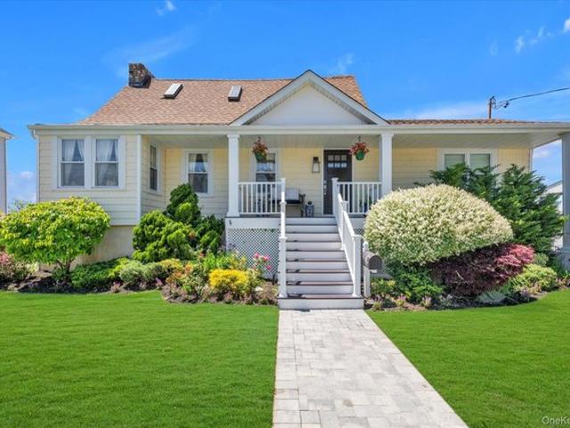 52 Bayview Ave, Babylon, NY 11702