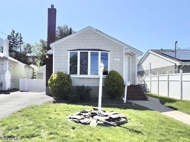 52 Bell St, Valley Stream, NY 11580