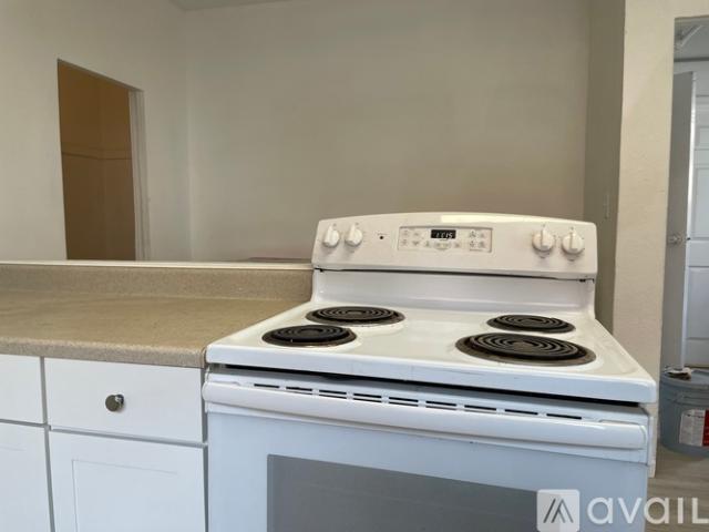 52 BR, 5 BA Apartment 4547 19th Avenue Northeast, Unit B, Seattle, WA 98105