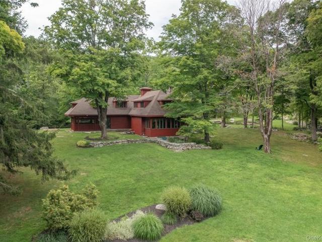 52 Camp Ridge Rd, Wallkill, NY 12589