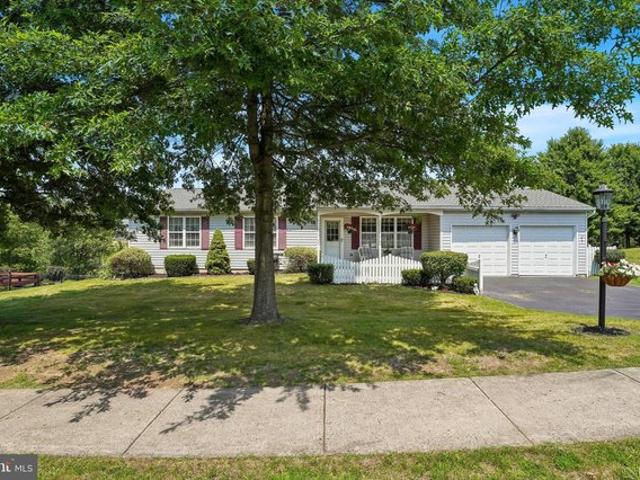 52 Castlewood Dr, Chalfont, PA 18914