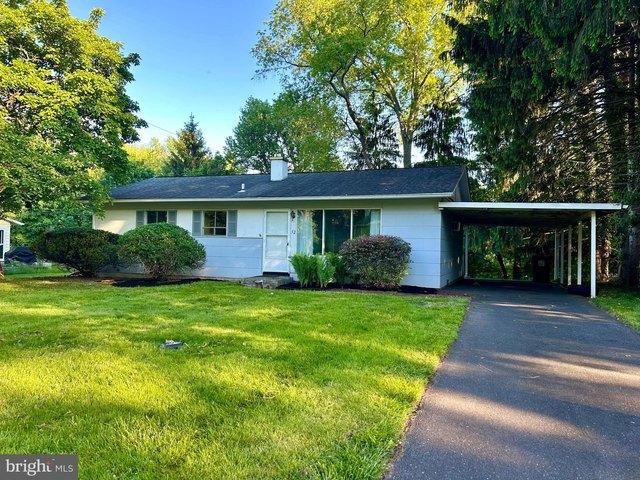 52 Cedar Dr, Doylestown, PA 18901