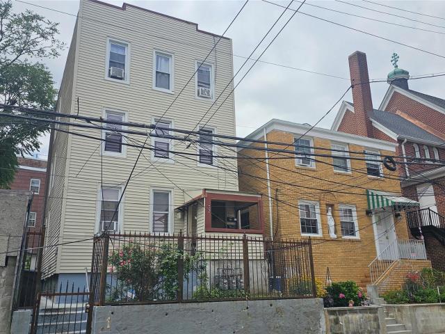52 Chestnut Street 2