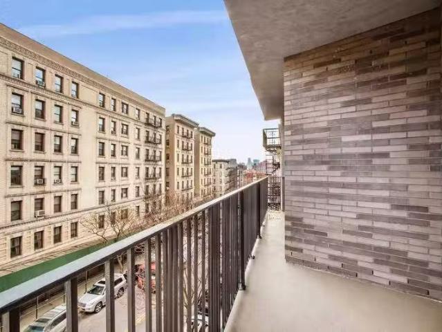 52 Convent Avenue, 4C 52 Convent Ave Unit 4c