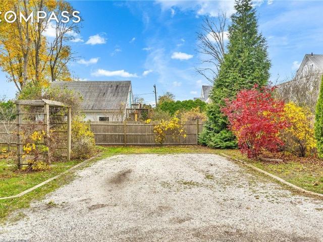 52 County Rd A, Barrington, RI
