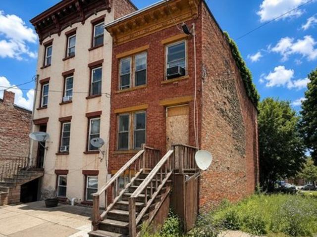 52 Clinton St, Albany, NY 12202