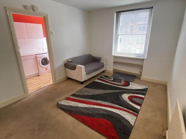 52 Crowndale Road, London NW1 1 bed flat to rent £1,750 pcm £404 pw