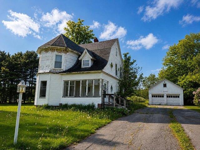 52 Dewey St, Richford, VT 05476