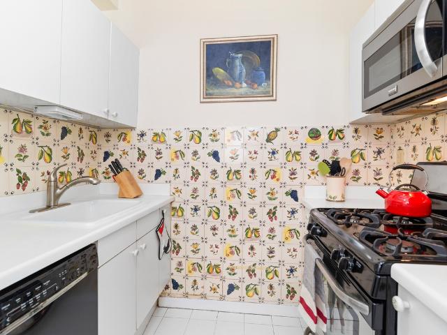 52 E END Avenue 11C