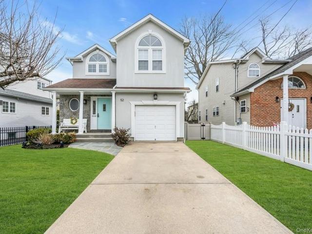52 Edgewood Rd, Port Washington, NY 11050