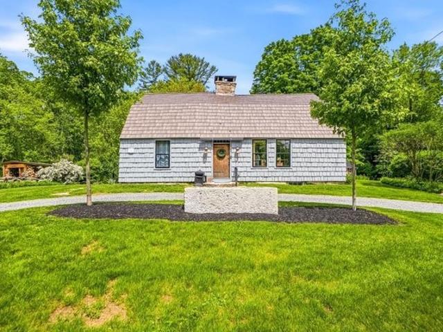 52 Elm St, Upton, MA 01568