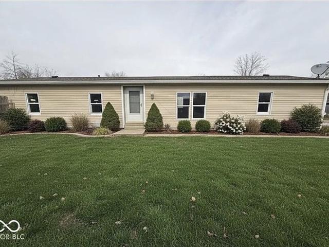 52 Fountain Lake Dr, Greenfield, IN 46140