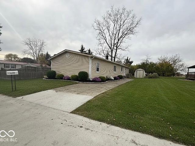 52 Fountain Lake Dr, Greenfield, IN 46140 | MLS #22081