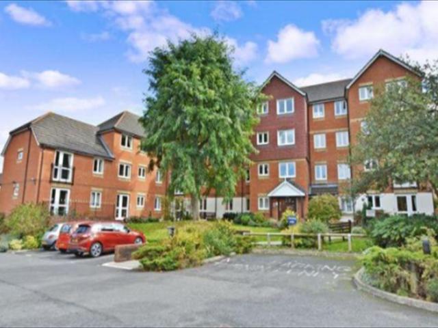 52 Florence Court, Willow Road HP19 1 bed retirement property to rent £1,050 pcm £242 pw