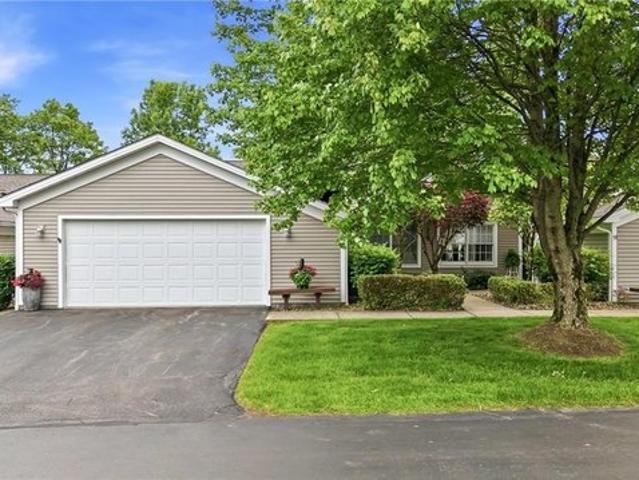 52 Golfwood Dr, Hermitage, PA 16148