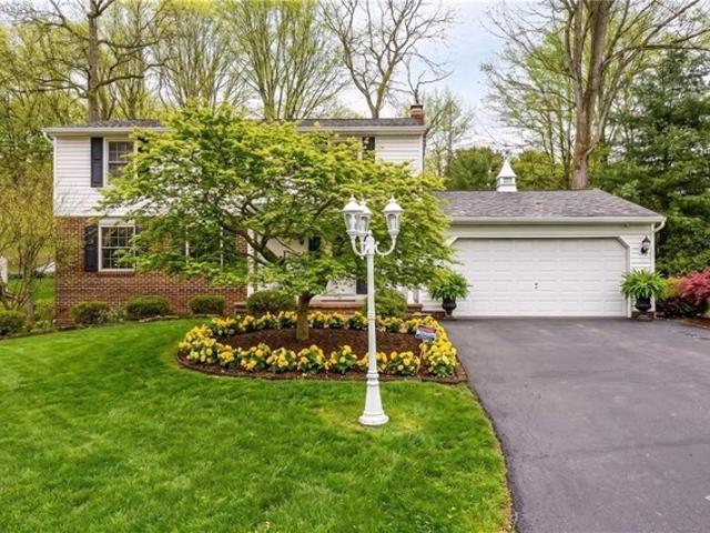 52 Greenview Dr, Jeannette, PA 15644