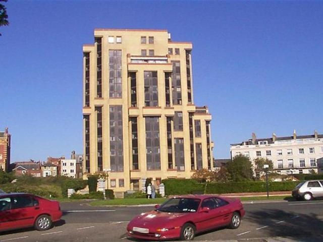 52 Homeheights House, 4 Clarence. 1 bed house to rent £1,125 pcm £260 pw