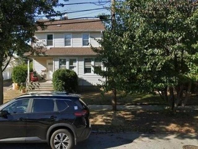 52 John St E, Hicksville, NY 11801