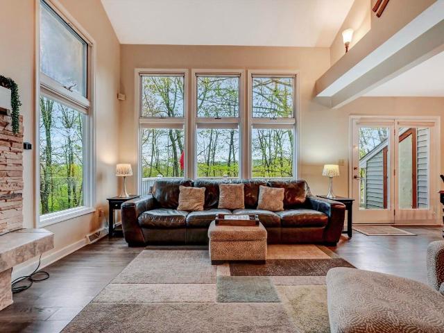 52 Laurelwoods Drive