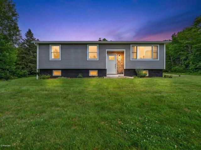 52 Lee St, Bucksport, ME 04416
