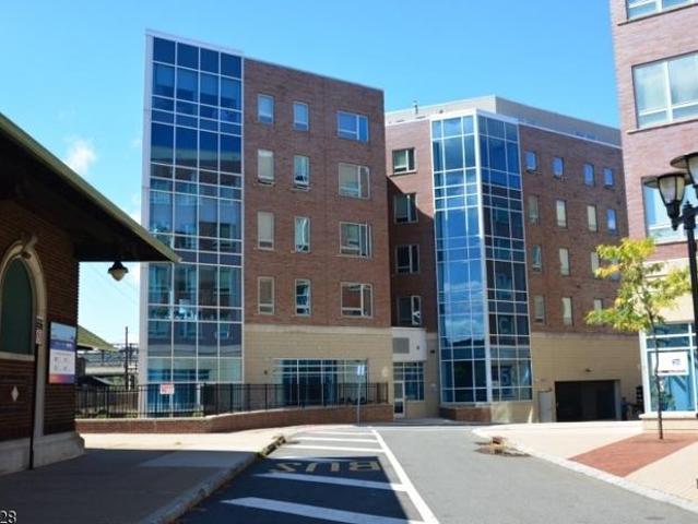 52 Lincoln Ave #404 Orange, NJ 07050