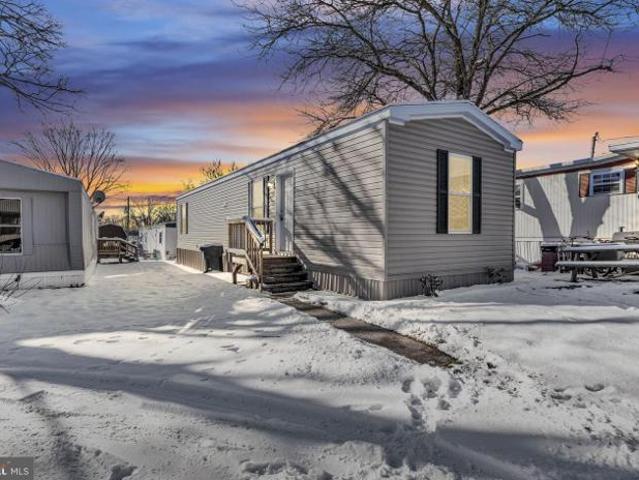 52 Mobile Dr, Thomasville, PA 17364