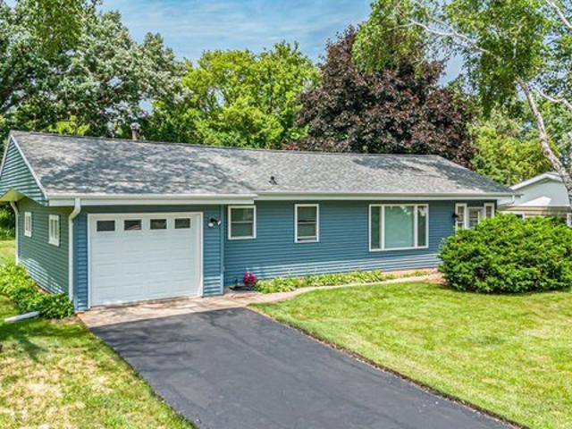 52 Myrna Jane Dr, Oshkosh, WI 54902