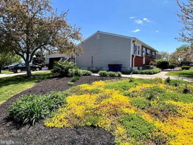 52 N Fairfield Dr, Smyrna, DE 19977