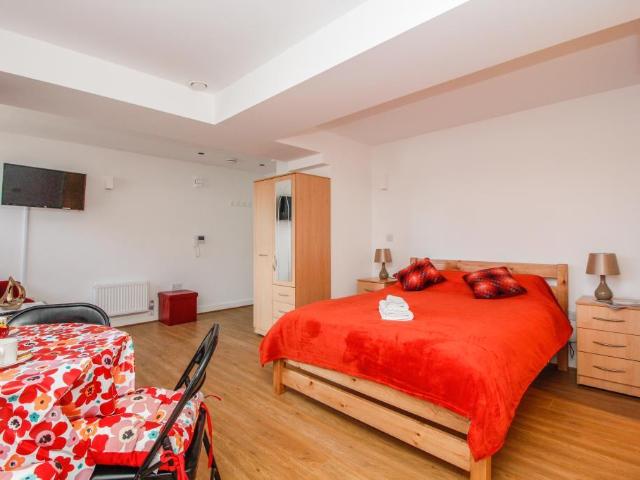 52 New Inn Hall Street, Oxford, OX1 Studio to rent £1,750 pcm £404 pw