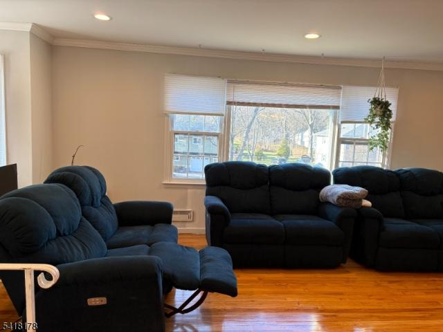 52 Oakwood Ave