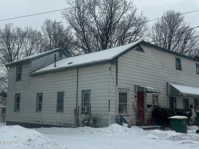 52 Oak Street