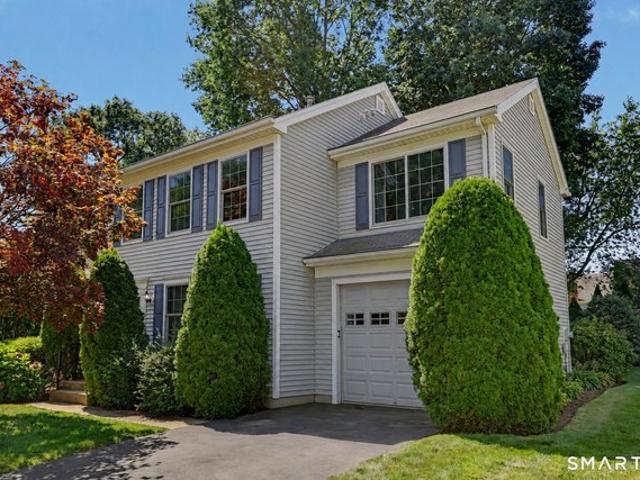 52 Oak Ridge Ln, Milford, CT 06461