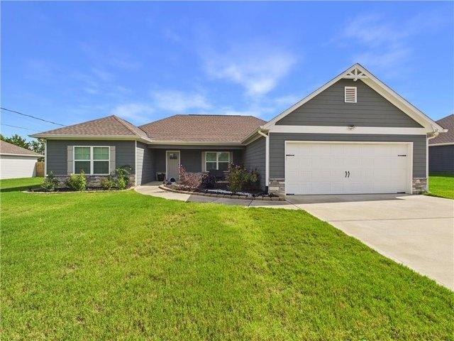 52 Owens Rd, Fort Mitchell, AL 36856