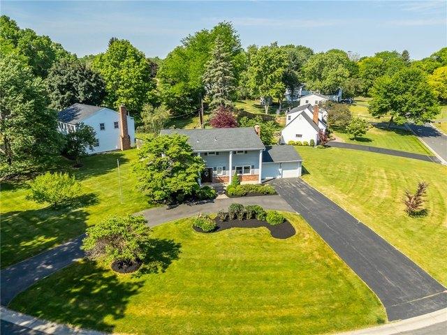 52 Parkridge Dr, Pittsford, NY 14534