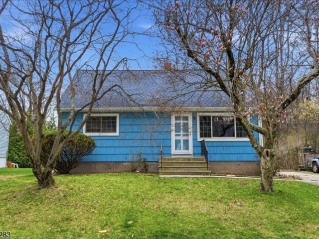 52 Red Twig Trl, Bloomingdale, NJ 07403