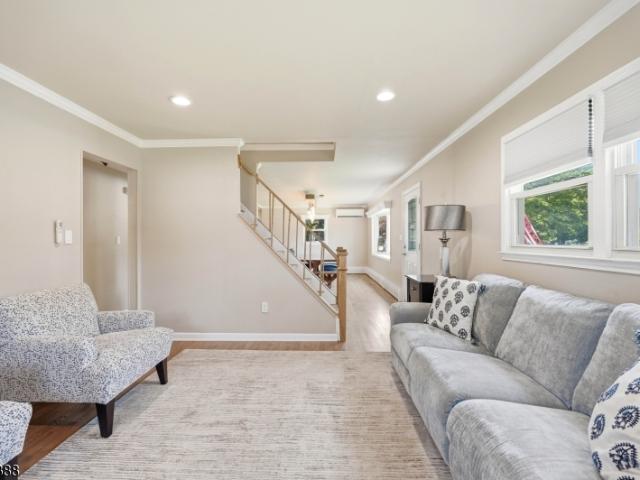 52 Roxbury Dr