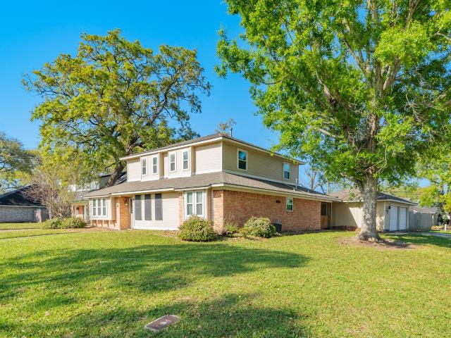 52 S Bachelor Button St, Lake Jackson, TX 77566 | MLS #84117 | Compass