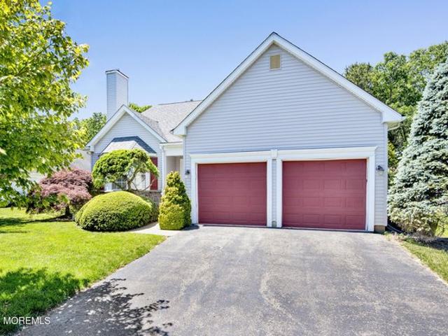 52 Skyline Dr, Lakewood, NJ 08701
