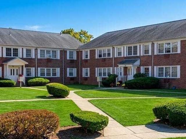 52 Stonehurst Blvd Apt A, Freehold, NJ 07728