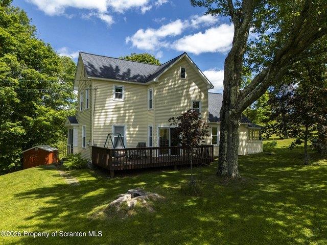 52 Stanton Dr, Waymart, PA 18472