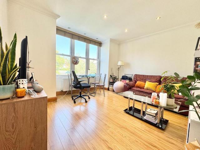 52 Stanthorpe Road, London SW16 1 bed apartment to rent £1,550 pcm £358 pw