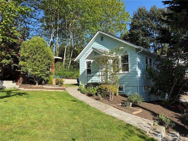 5304 NE 193rd St, Lake Forest Park, WA 98155