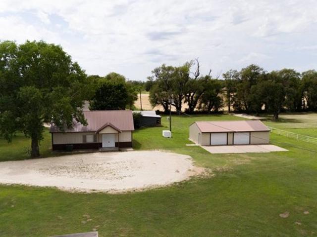5304 E 4th Ave, Hutchinson, KS 67501