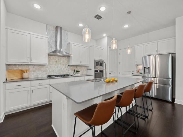 5305 Mandevilla Dr