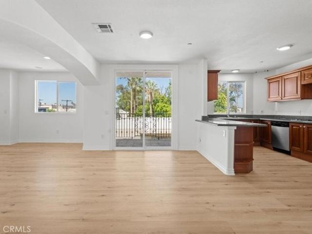 5305 Bellingham Ave Unit 304, Valley Village, CA 91607