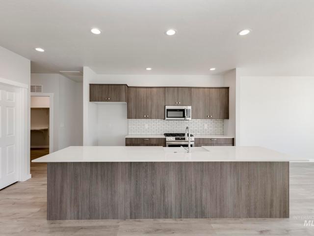 5305 E Phelps Lake Dr