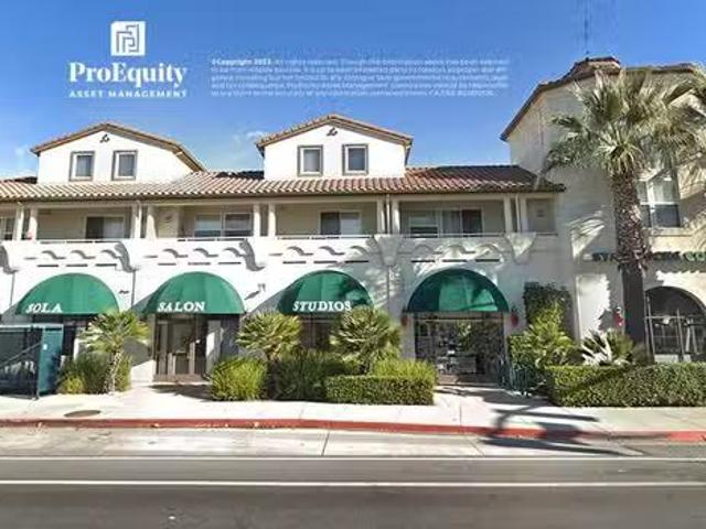 53061589 1700 Park Avenue #205