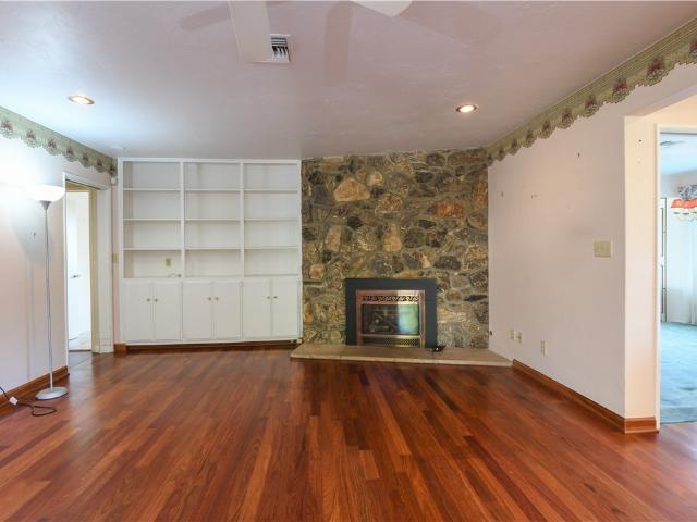 5306 Bardwell