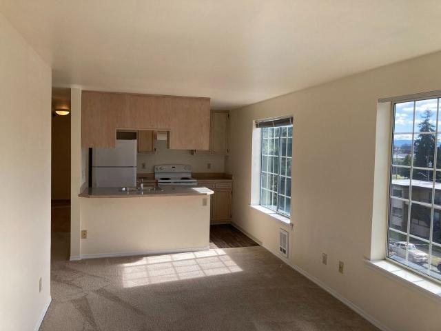 5307 LIVE CLOSE TO UNIVERSITY VILLAGE AND UW! 2 Bedroom Apartment for Rent at 5307 Ravenna Pl Ne, Seattle, WA 98105 University District