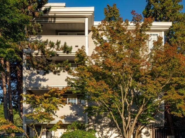 5307 LIVE CLOSE TO UNIVERSITY VILLAGE AND UW! 2 Bedroom Apartment for Rent at 5307 Ravenna Pl Ne, Seattle, WA 98105 University District